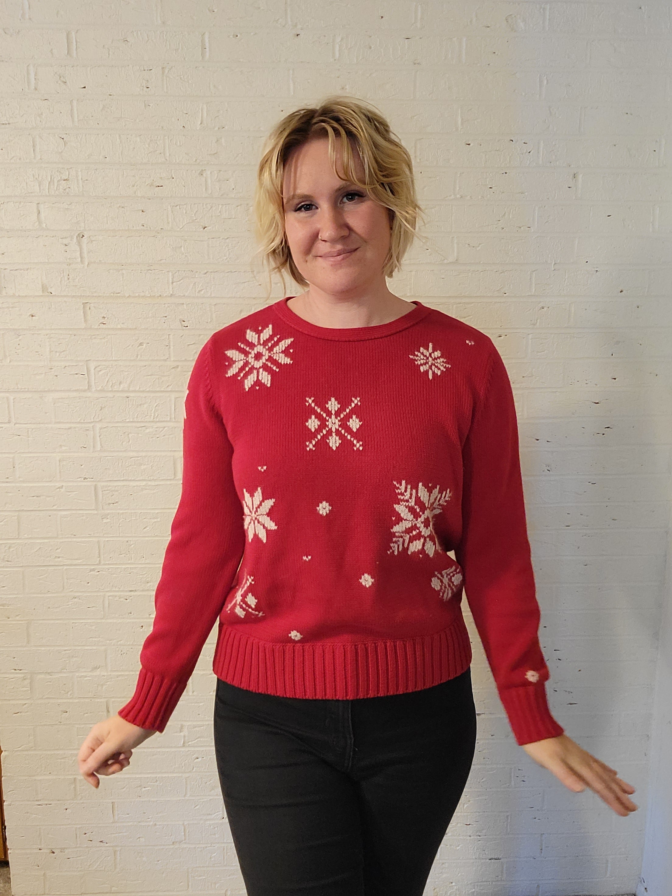 up to L- Red snowflake sweater – thirdsisterthrift